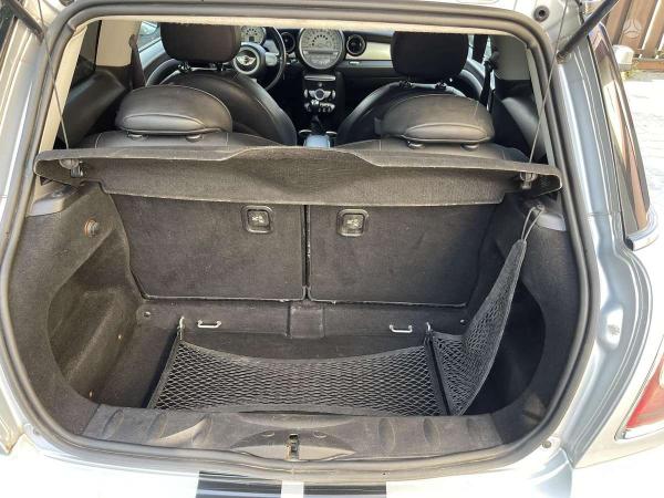 Grey MINI Cooper 2008 in Vilnius, with an engine capacity of 1.56 L and mileage of 307 thousand km for 1750 €, photo 9 on AUTOMOTO.COM.LV