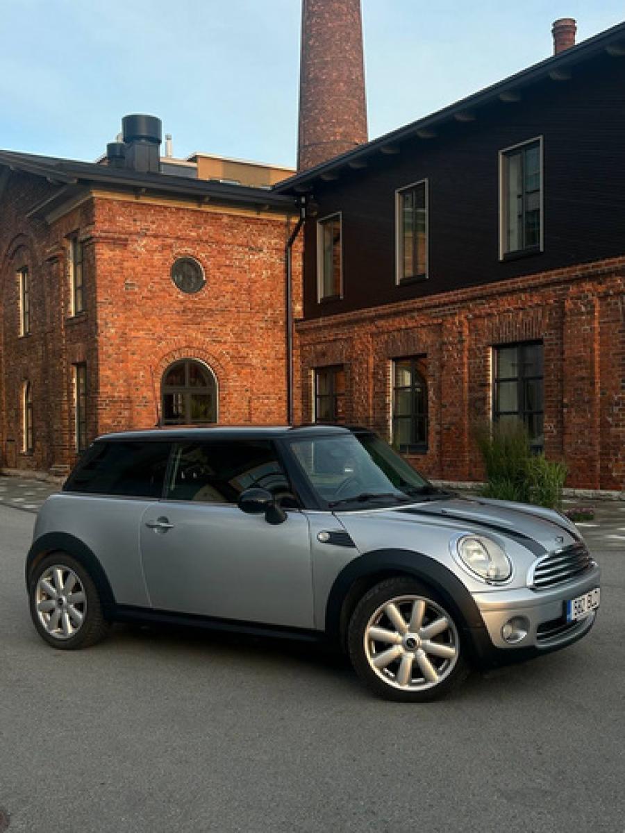 Pelēks MINI Cooper 2008 Tallina, ar dzinēja tilpumu 1.60 L un nobraukumu 167 tūkst. km par 2400 €, foto 6 vietnē AUTOMOTO.COM.LV