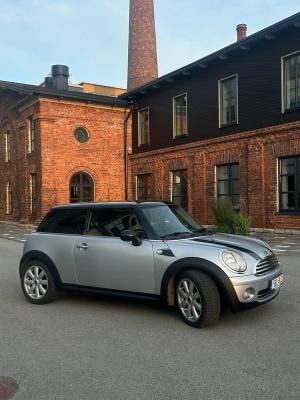 Pelēks MINI Cooper 2008 Tallina, ar dzinēja tilpumu 1.60 L un nobraukumu 167 tūkst. km par 2400 €, foto 9 vietnē AUTOMOTO.COM.LV