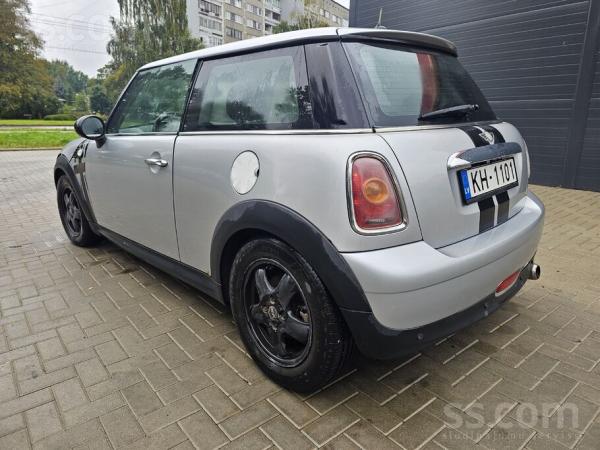 Pelēks MINI Cooper 2008 Rīga, ar dzinēja tilpumu 1.60 L un nobraukumu 268 tūkst. km par 1800 €, foto 6 vietnē AUTOMOTO.COM.LV