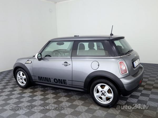 Pelēks MINI Cooper 2009 Tallina, ar dzinēja tilpumu 1.40 L un nobraukumu 183 tūkst. km par 2199 €, foto 4 vietnē AUTOMOTO.COM.LV