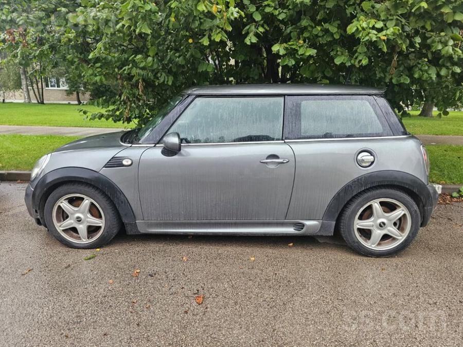 Grey MINI Cooper 2009 in Riga, with an engine capacity of 1.60 L and mileage of 200 thousand km for 1000 €, photo 3 on AUTOMOTO.COM.LV