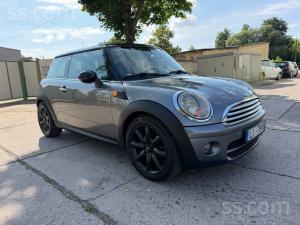 Grey MINI Cooper 2009 in Riga, with an engine capacity of 1.60 L and mileage of 232 thousand km for 2300 €, photo 4 on AUTOMOTO.COM.LV