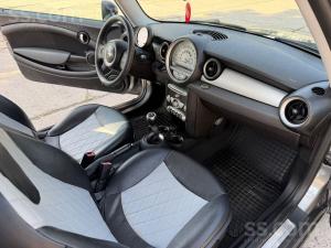 Grey MINI Cooper 2009 in Riga, with an engine capacity of 1.60 L and mileage of 232 thousand km for 2300 €, photo 10 on AUTOMOTO.COM.LV