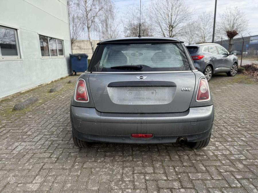 Pelēks MINI Cooper 2010 Kauņa, ar dzinēja tilpumu 1.60 L un nobraukumu 150 tūkst. km par 1950 €, foto 6 vietnē AUTOMOTO.COM.LV