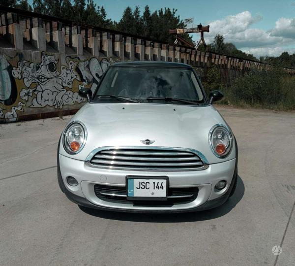 Grey MINI Cooper 2013 in Panevezys, with an engine capacity of 1.60 L and mileage of 124 thousand km for 3800 €, photo 2 on AUTOMOTO.COM.LV