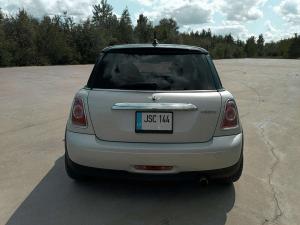 Grey MINI Cooper 2013 in Panevezys, with an engine capacity of 1.60 L and mileage of 124 thousand km for 3800 €, photo 6 on AUTOMOTO.COM.LV