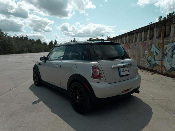Grey MINI Cooper 2013 in Panevezys, with an engine capacity of 1.60 L and mileage of 124 thousand km for 3800 €, photo 6 on AUTOMOTO.COM.LV
