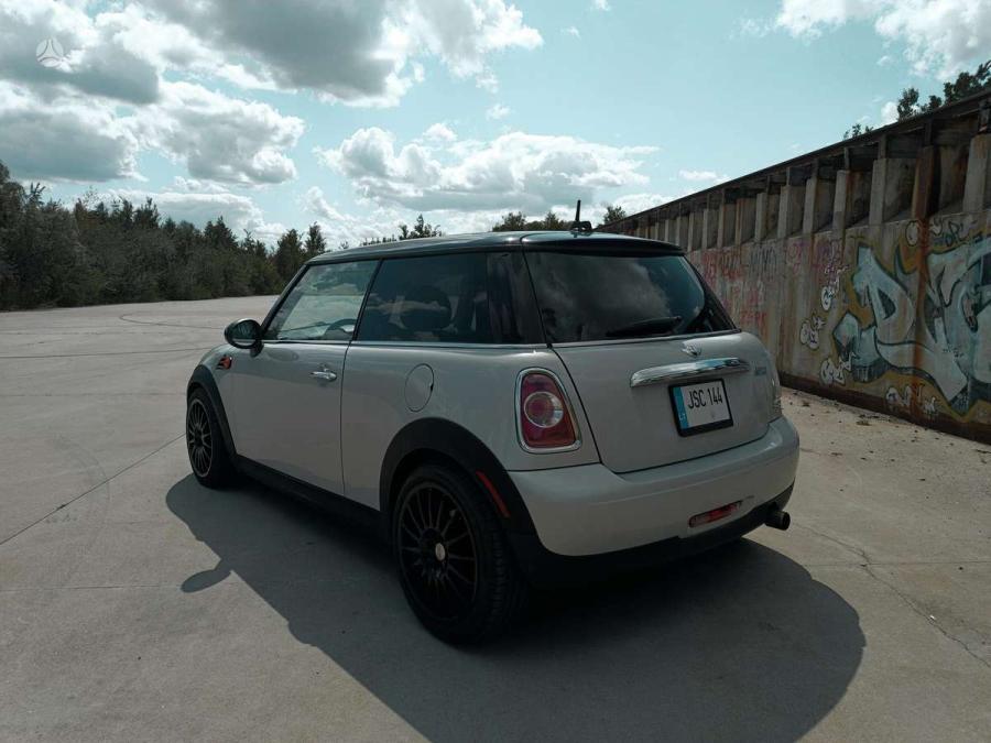 Grey MINI Cooper 2013 in Panevezys, with an engine capacity of 1.60 L and mileage of 124 thousand km for 3800 €, photo 7 on AUTOMOTO.COM.LV
