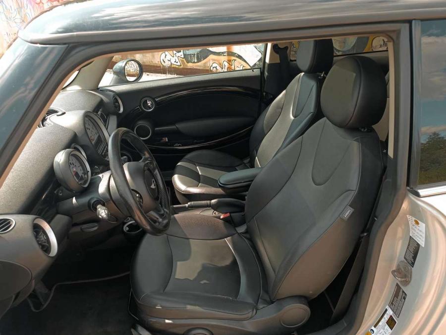 Grey MINI Cooper 2013 in Panevezys, with an engine capacity of 1.60 L and mileage of 124 thousand km for 3800 €, photo 8 on AUTOMOTO.COM.LV