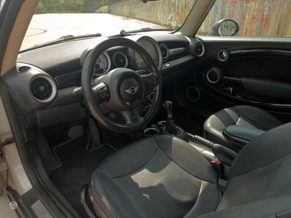 Grey MINI Cooper 2013 in Panevezys, with an engine capacity of 1.60 L and mileage of 124 thousand km for 3800 €, photo 8 on AUTOMOTO.COM.LV