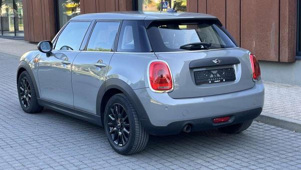 MINI Cooper 2016 in Ukmerge on AUTOMOTO.COM.LV Grey MINI Cooper 2016 in Ukmerge, with an engine capacity of 1.50 L and mileage of 240 thousand km for 5800 €, photo 4 on AUTOMOTO.COM.LV