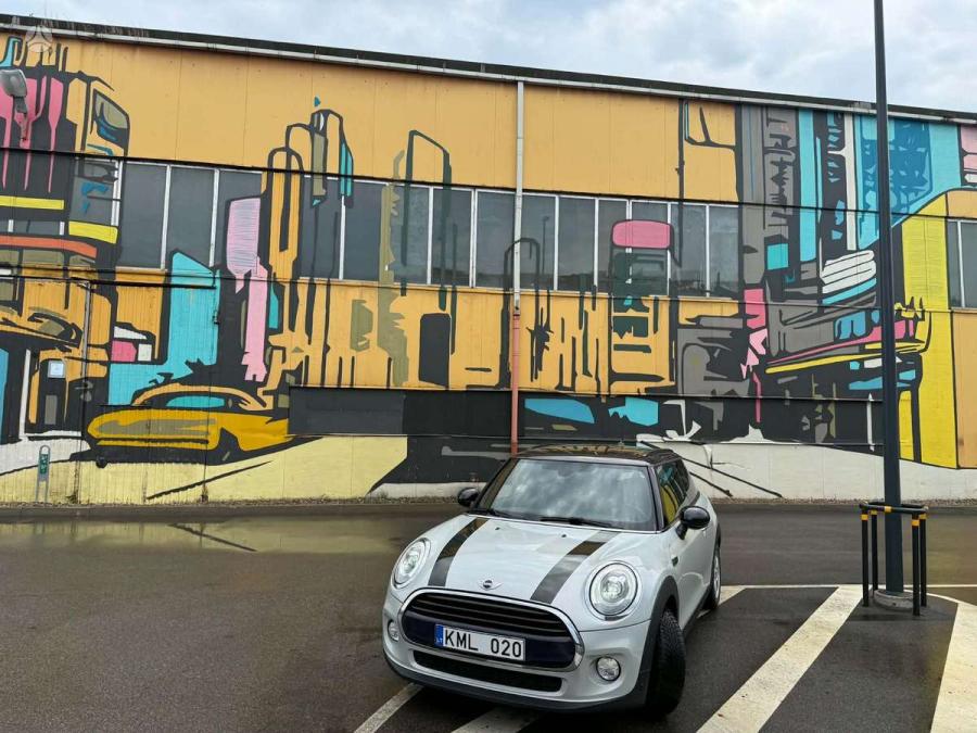 Grey MINI Cooper 2017 in Vilnius, with an engine capacity of 1.50 L and mileage of 87 thousand km for 9800 €, photo 3 on AUTOMOTO.COM.LV