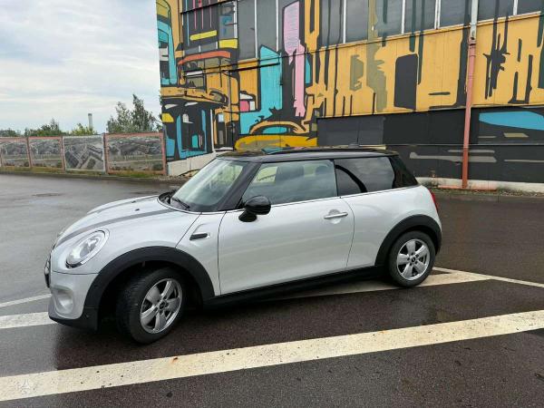 Grey MINI Cooper 2017 in Vilnius, with an engine capacity of 1.50 L and mileage of 87 thousand km for 9800 €, photo 5 on AUTOMOTO.COM.LV