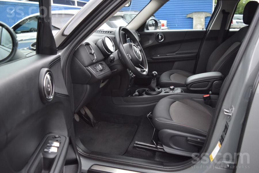 Grey MINI Cooper 2019 in Riga, with an engine capacity of 1.50 L and mileage of 100 thousand km for 11500 €, photo 4 on AUTOMOTO.COM.LV
