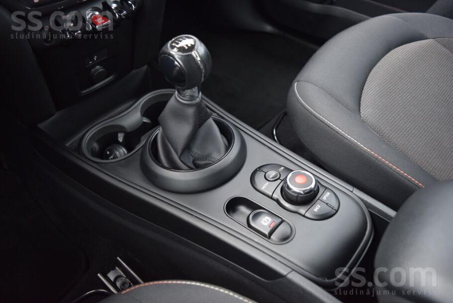 Grey MINI Cooper 2019 in Riga, with an engine capacity of 1.50 L and mileage of 100 thousand km for 11500 €, photo 6 on AUTOMOTO.COM.LV