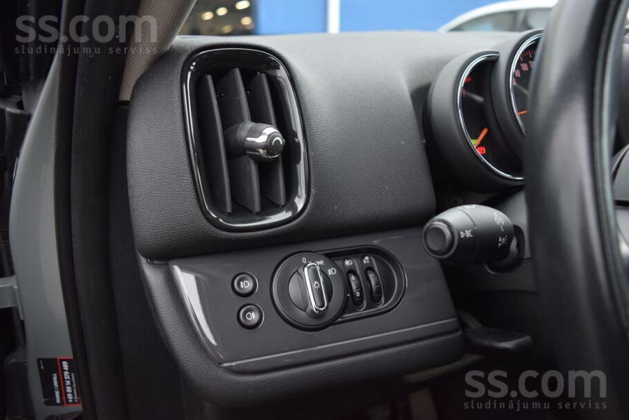 Grey MINI Cooper 2019 in Riga, with an engine capacity of 1.50 L and mileage of 100 thousand km for 11500 €, photo 13 on AUTOMOTO.COM.LV