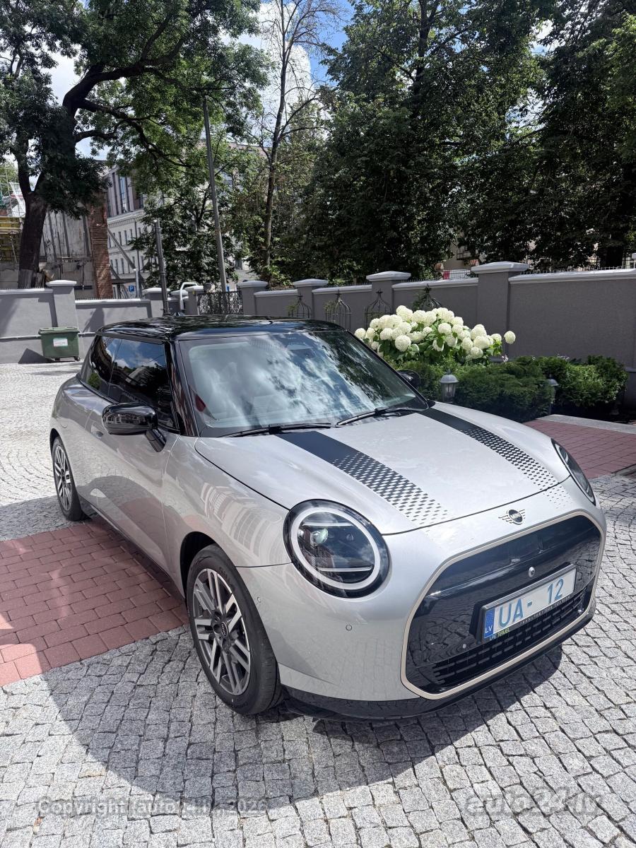 Grey MINI Cooper 2025 in Riga, with an engine capacity of 0.00 L and mileage of 7 thousand km for 28900 €, photo 4 on AUTOMOTO.COM.LV