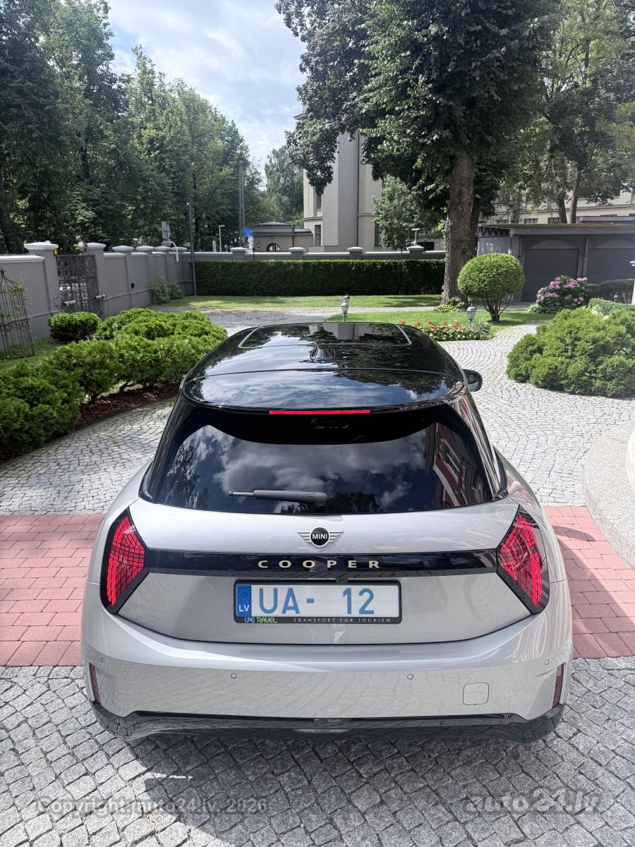 Grey MINI Cooper 2025 in Riga, with an engine capacity of 0.00 L and mileage of 7 thousand km for 28900 €, photo 5 on AUTOMOTO.COM.LV
