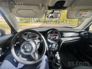 Grey MINI Cooper 2018 in Riga, with an engine capacity of 1.50 L and mileage of 200 thousand km for 10777 €, photo 3 on AUTOMOTO.COM.LV