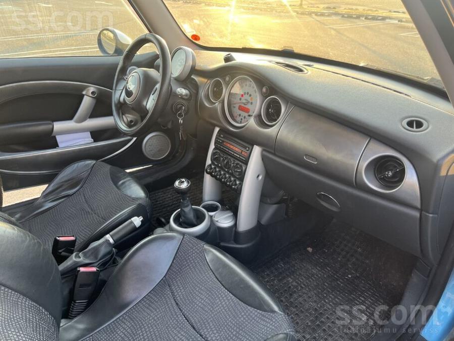 MINI Cooper 2004 Rīga, ar dzinēja tilpumu 1.60 L un nobraukumu 211 tūkst. km par 1900 €, foto 3 vietnē AUTOMOTO.COM.LV