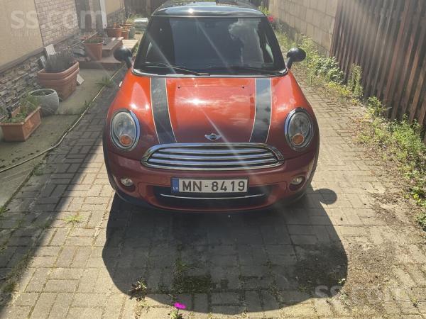 Orange MINI Cooper 2011 in Riga, with an engine capacity of 1.50 L and mileage of 142 thousand km for 5300 €, photo 1 on AUTOMOTO.COM.LV