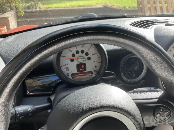 Orange MINI Cooper 2011 in Riga, with an engine capacity of 2.00 L and mileage of 142 thousand km for 4300 €, photo 6 on AUTOMOTO.COM.LV