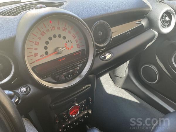 Orange MINI Cooper 2011 in Riga, with an engine capacity of 2.00 L and mileage of 142 thousand km for 4300 €, photo 7 on AUTOMOTO.COM.LV