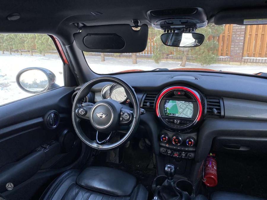 Orange MINI Cooper 2019 in Alytus, with an engine capacity of 1.50 L and mileage of 199 thousand km for 13900 €, photo 18 on AUTOMOTO.COM.LV
