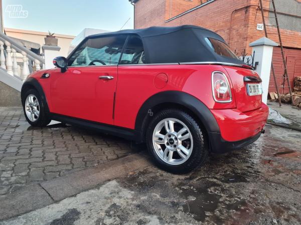 Red MINI Cooper 2012 in Panevezys, with an engine capacity of 1.60 L and mileage of 242 thousand km for 4250 €, photo 4 on AUTOMOTO.COM.LV