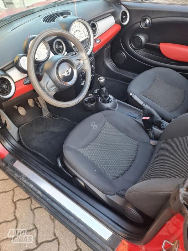 Red MINI Cooper 2012 in Panevezys, with an engine capacity of 1.60 L and mileage of 242 thousand km for 4250 €, photo 9 on AUTOMOTO.COM.LV
