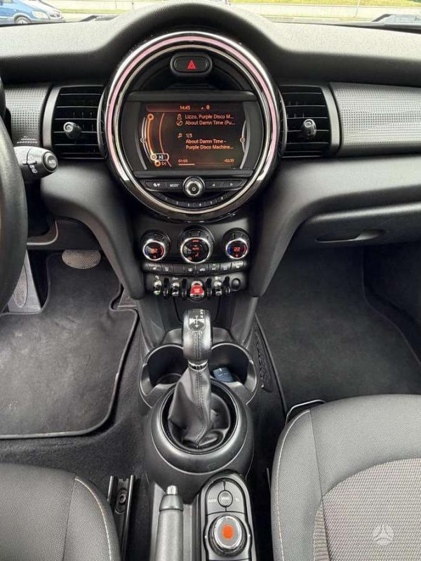 Red MINI Cooper 2018 in Klaipeda, with an engine capacity of 1.50 L and mileage of 53 thousand km for 13000 €, photo 7 on AUTOMOTO.COM.LV