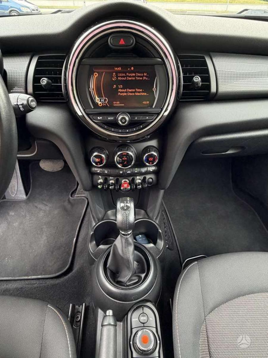 Red MINI Cooper 2018 in Klaipeda, with an engine capacity of 1.50 L and mileage of 53 thousand km for 13000 €, photo 8 on AUTOMOTO.COM.LV