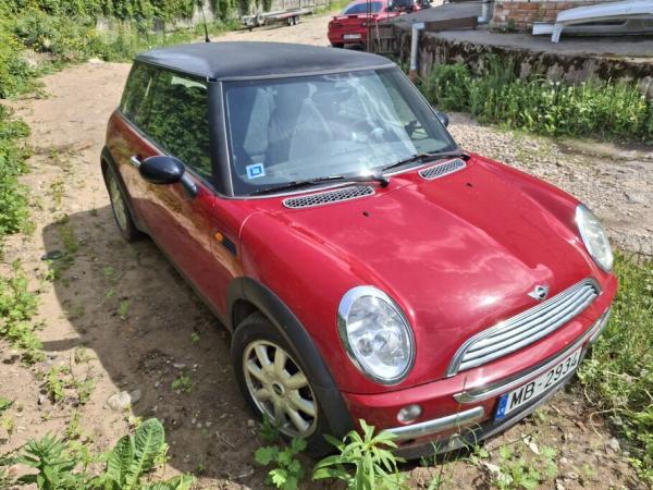 Red MINI Cooper 2002 in Riga, with an engine capacity of 1.60 L and mileage of 280 thousand km for 990 €, photo 1 on AUTOMOTO.COM.LV