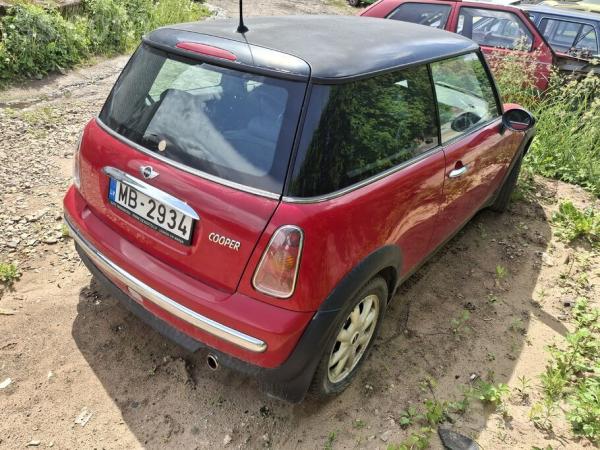 Red MINI Cooper 2002 in Riga, with an engine capacity of 1.60 L and mileage of 280 thousand km for 990 €, photo 3 on AUTOMOTO.COM.LV