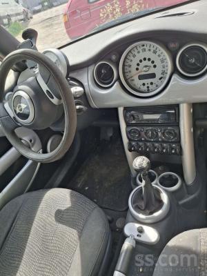 Sarkans MINI Cooper 2002 Rīga, ar dzinēja tilpumu 1.60 L un nobraukumu 280 tūkst. km par 990 €, foto 8 vietnē AUTOMOTO.COM.LV