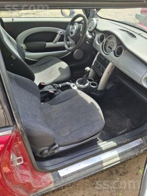 Sarkans MINI Cooper 2002 Rīga, ar dzinēja tilpumu 1.60 L un nobraukumu 280 tūkst. km par 990 €, foto 9 vietnē AUTOMOTO.COM.LV