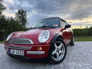 Sarkans MINI Cooper 2002 Cēsis, ar dzinēja tilpumu 1.60 L un nobraukumu 268 tūkst. km par 1300 €, foto  vietnē AUTOMOTO.COM.LV