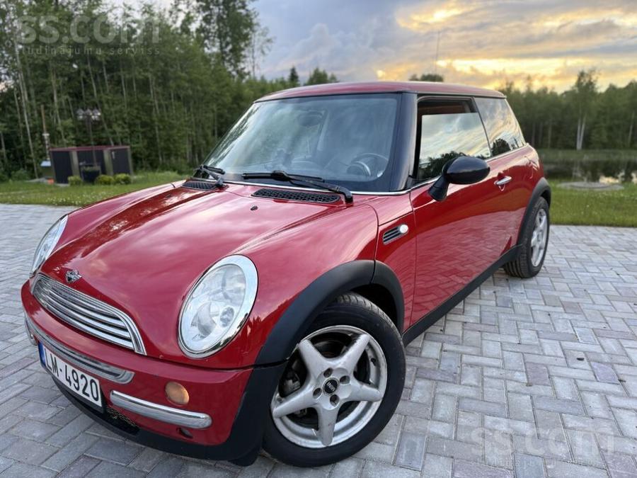 Red MINI Cooper 2002 in Cesis, with an engine capacity of 1.60 L and mileage of 268 thousand km for 1300 €, photo 4 on AUTOMOTO.COM.LV