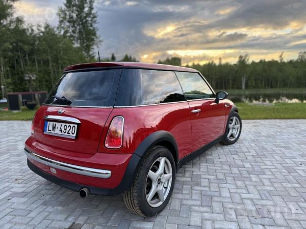 Sarkans MINI Cooper 2002 Cēsis, ar dzinēja tilpumu 1.60 L un nobraukumu 268 tūkst. km par 1300 €, foto 8 vietnē AUTOMOTO.COM.LV