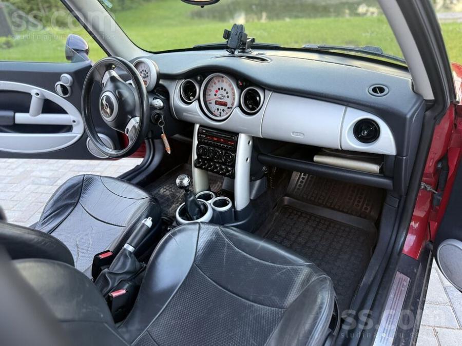 Red MINI Cooper 2002 in Cesis, with an engine capacity of 1.60 L and mileage of 268 thousand km for 1300 €, photo 14 on AUTOMOTO.COM.LV