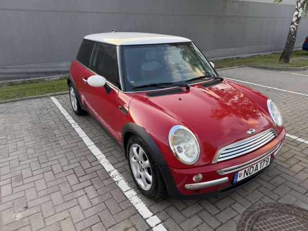 Red MINI Cooper 2003 in Vilnius, with an engine capacity of 1.60 L and mileage of 231 thousand km for 1900 €, photo 1 on AUTOMOTO.COM.LV
