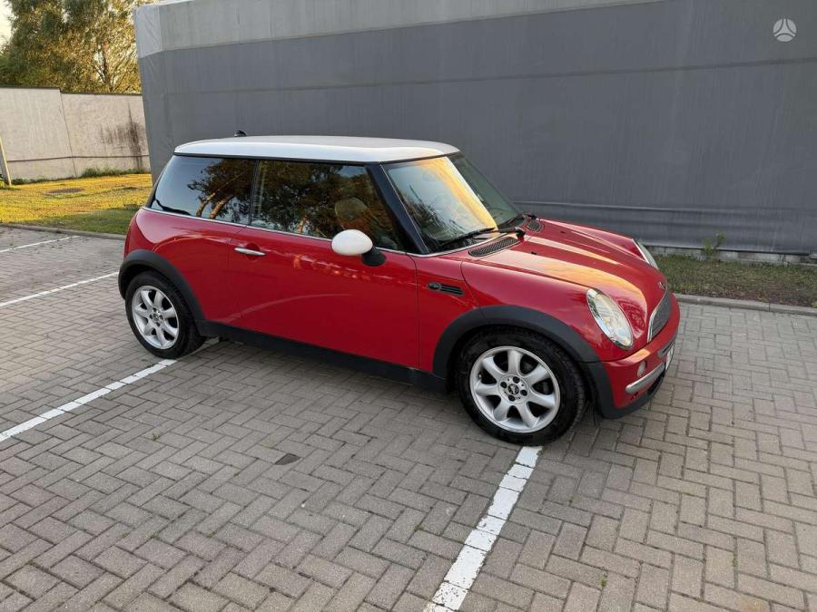 Red MINI Cooper 2003 in Vilnius, with an engine capacity of 1.60 L and mileage of 231 thousand km for 1900 €, photo 7 on AUTOMOTO.COM.LV