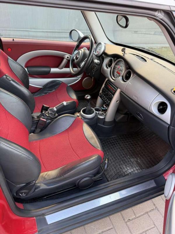 Red MINI Cooper 2003 in Vilnius, with an engine capacity of 1.60 L and mileage of 231 thousand km for 1900 €, photo 7 on AUTOMOTO.COM.LV