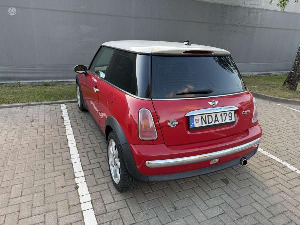 Red MINI Cooper 2003 in Vilnius, with an engine capacity of 1.60 L and mileage of 231 thousand km for 1900 €, photo 9 on AUTOMOTO.COM.LV