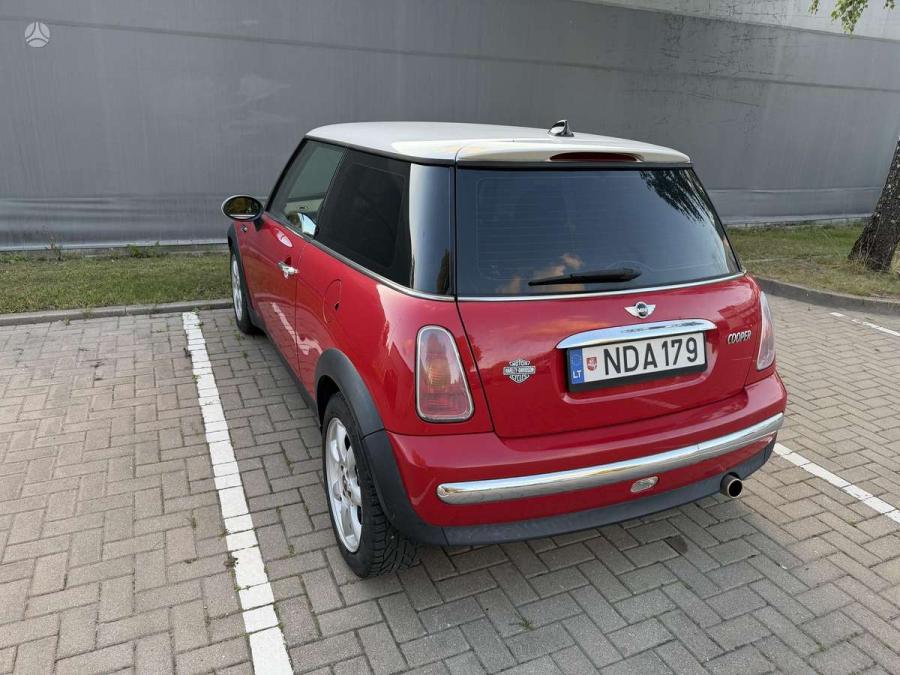 Red MINI Cooper 2003 in Vilnius, with an engine capacity of 1.60 L and mileage of 231 thousand km for 1900 €, photo 10 on AUTOMOTO.COM.LV