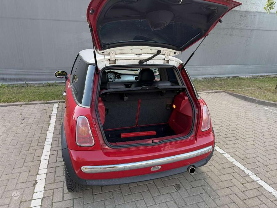 Red MINI Cooper 2003 in Vilnius, with an engine capacity of 1.60 L and mileage of 231 thousand km for 1900 €, photo 12 on AUTOMOTO.COM.LV