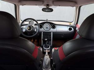 Red MINI Cooper 2003 in Vilnius, with an engine capacity of 1.60 L and mileage of 231 thousand km for 1900 €, photo 13 on AUTOMOTO.COM.LV
