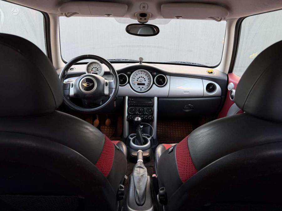 Red MINI Cooper 2003 in Vilnius, with an engine capacity of 1.60 L and mileage of 231 thousand km for 1900 €, photo 13 on AUTOMOTO.COM.LV