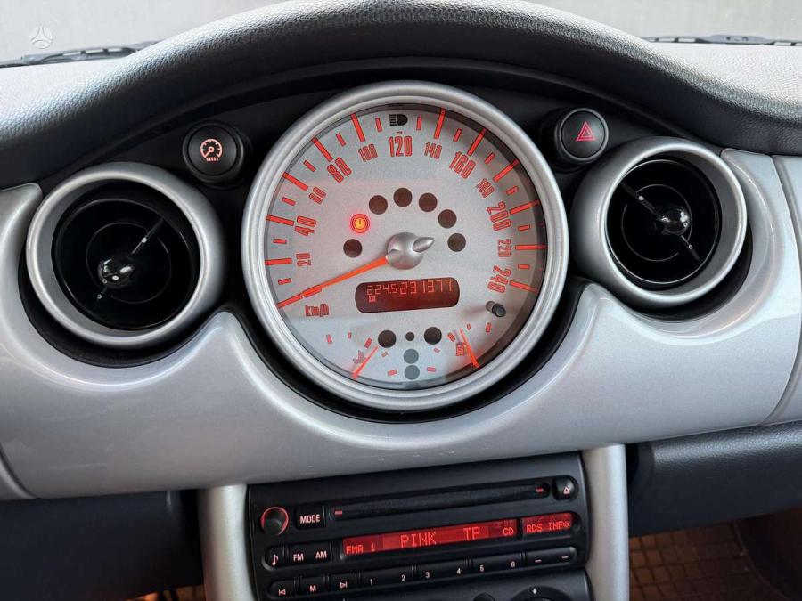 Red MINI Cooper 2003 in Vilnius, with an engine capacity of 1.60 L and mileage of 231 thousand km for 1900 €, photo 14 on AUTOMOTO.COM.LV